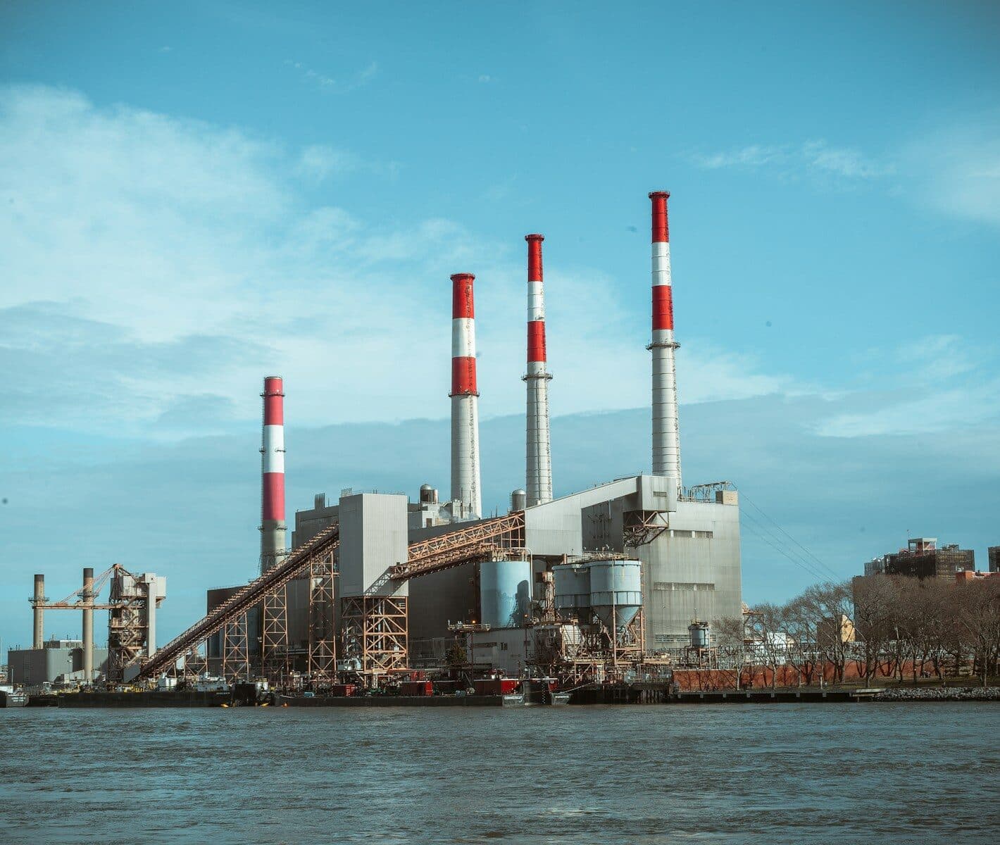 New Fortress Energy’s UK Restructuring Plan Advances as U.S ...